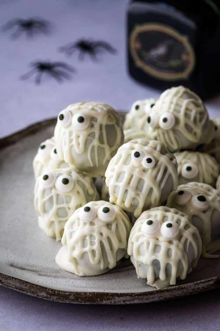 Halloween Oreo Truffles - Vanilla Bean Cuisine
